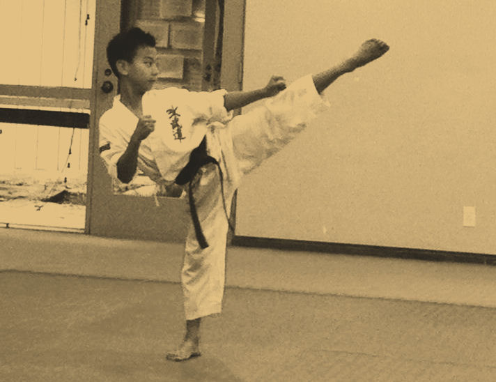 Mawashi Geri (Roundhouse Kick) in Karate: Techniques & Tips